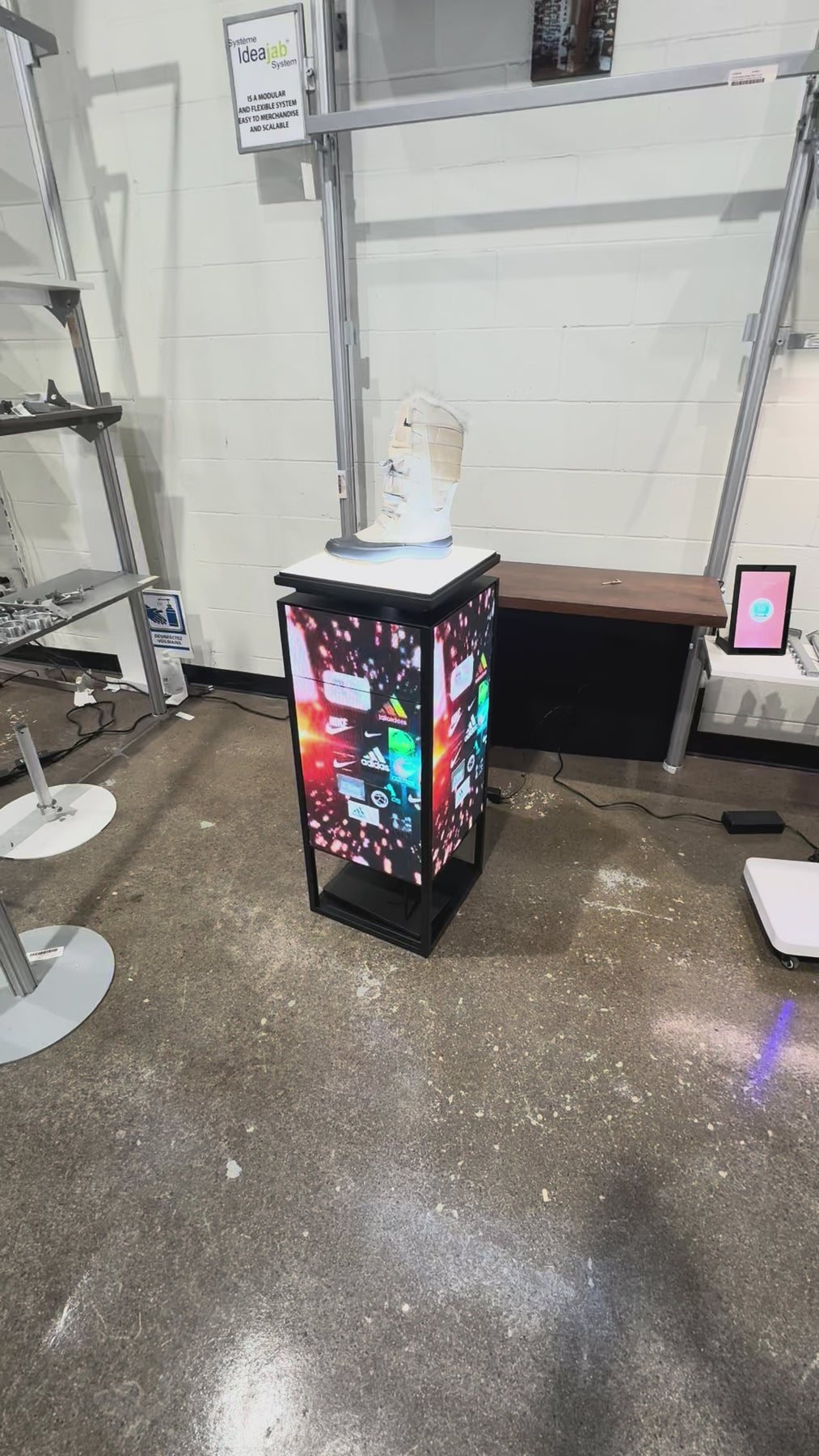 Écran LCD publicitaire vertical double face de 43" avec support ...